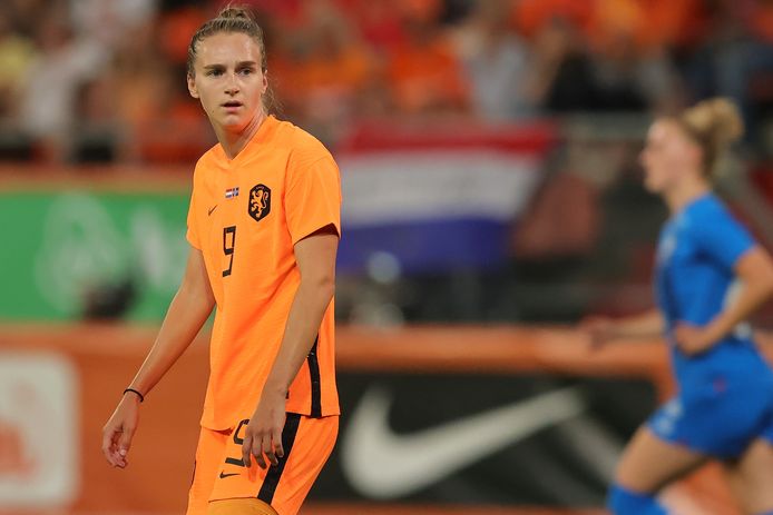 Geblesseerde Vivianne Miedema tóch even bij Oranje Leeuwinnen: ‘Dit was ...