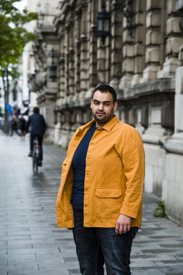 Kamal Kharmach test zijn eindejaarsconference uit | Veurne | hln.be