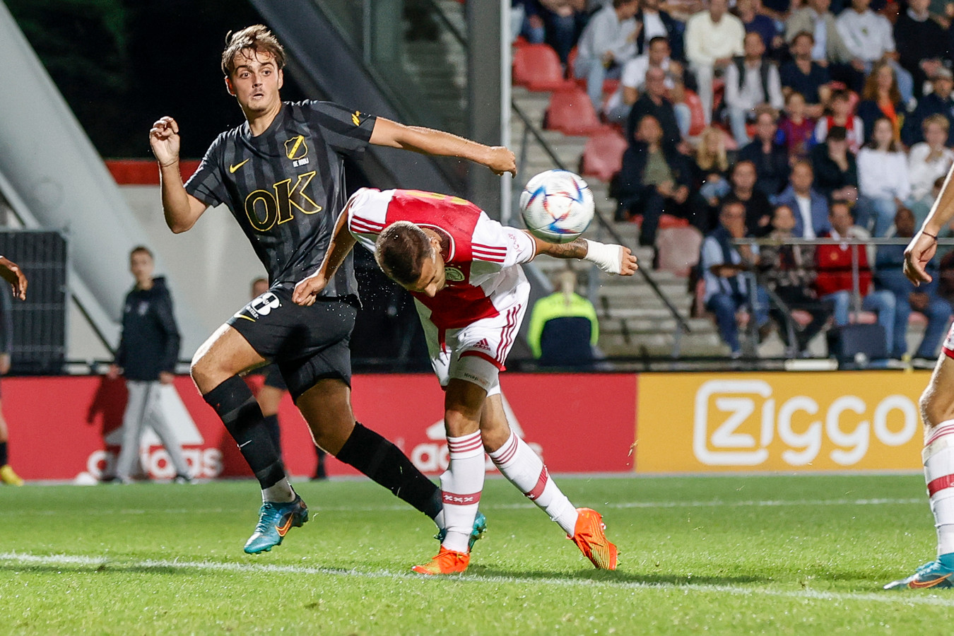 Plots gaat in de hoofdstad het licht uit bij apathisch NAC | Foto ...