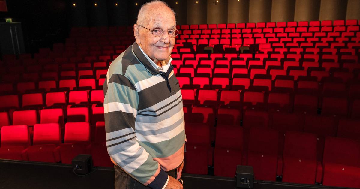 Cees is 92 en speelt nog altijd bij 100-jarige toneelvereniging OOG ...