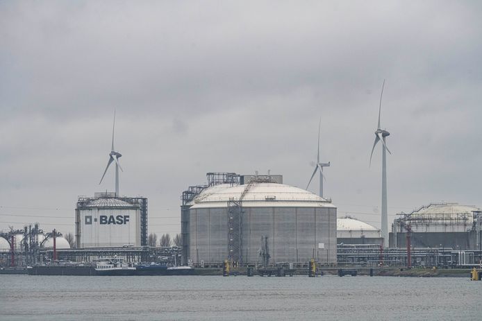 Productie BASF Antwerpen geraakt door sancties tegen Russische eigenaar ...