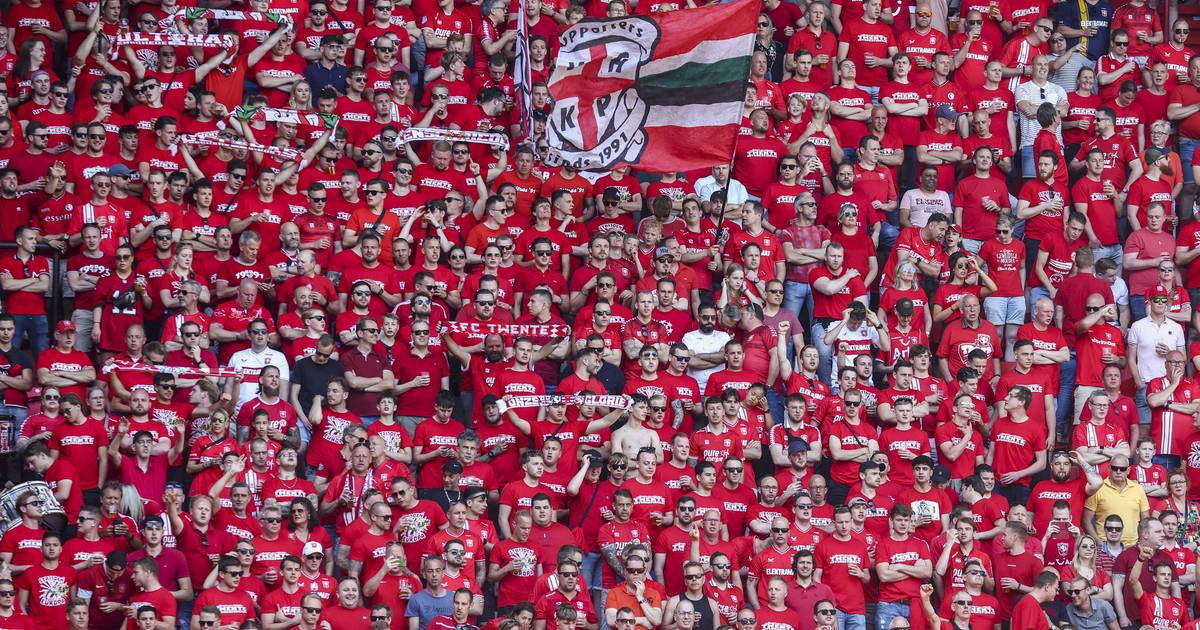 FC Twente schrijft toeschouwersrecord en ziet fans massaal verlengen ...