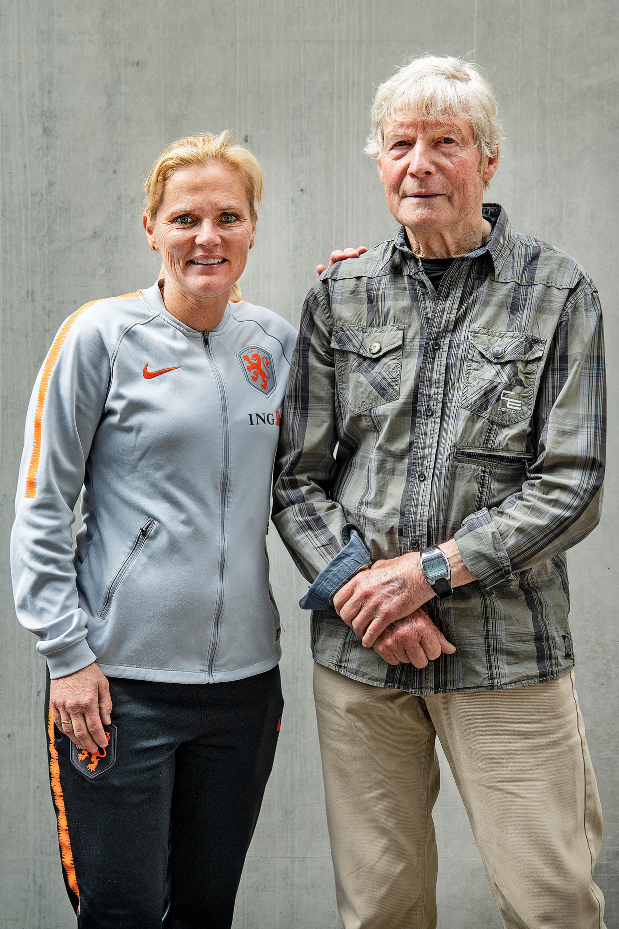 Indrukwekkende vlucht van het vrouwenvoetbal, van het bijna totale ...