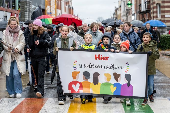 Ruim 150 mensen wandelen voor verdraagzaamheid: “Mooi statement dat in ...