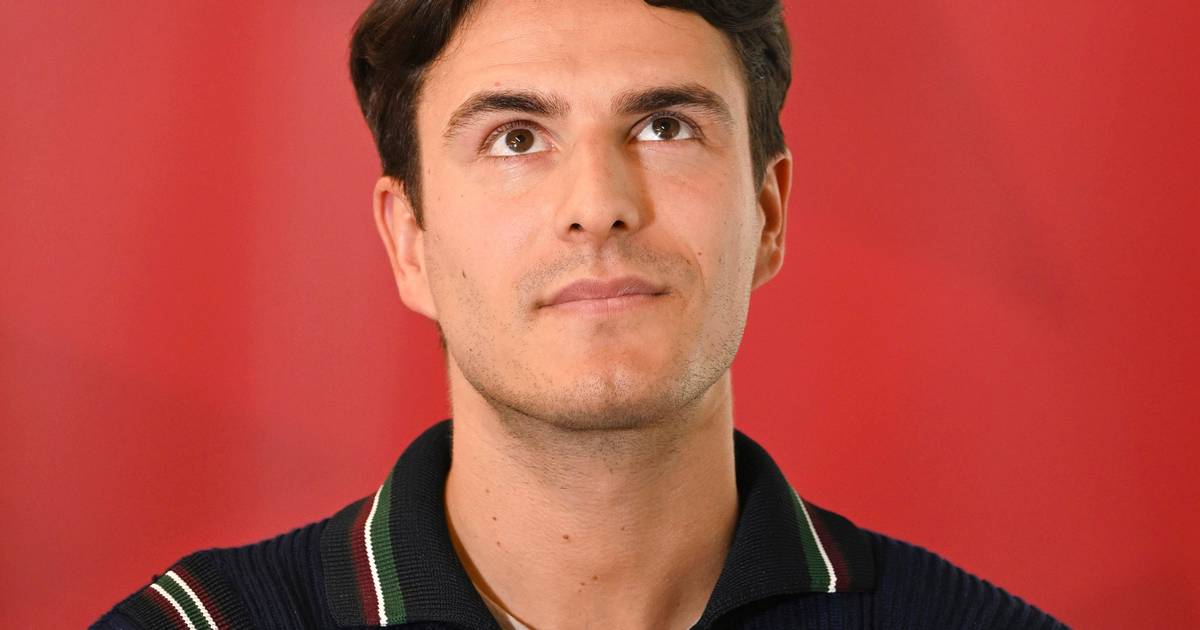 Net na herverkiezing neemt Vooruit-voorzitter Conner Rousseau pauze ...