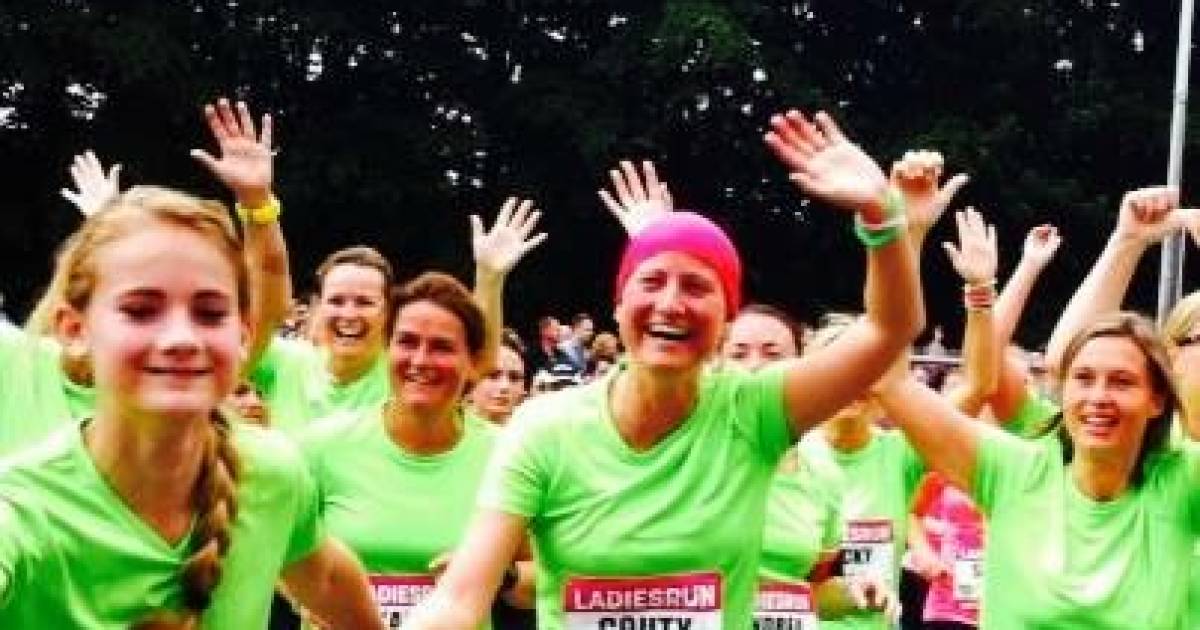 Ladies Run: Hand in hand over de finish voor overleden Couty ...