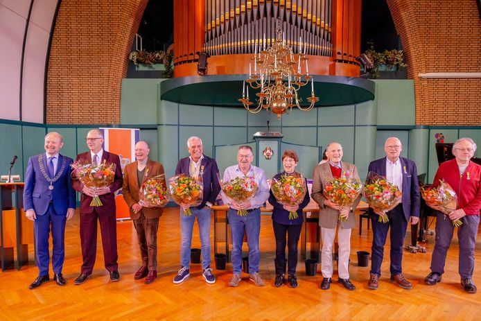 Koninklijke hulde voor negen Oldenzalers; Maarten Boers en Jan de Gunst ...