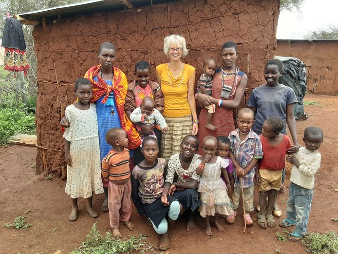 Juf Angela uit Zutphen ging naar Kenia om school voor Masai-kinderen te ...