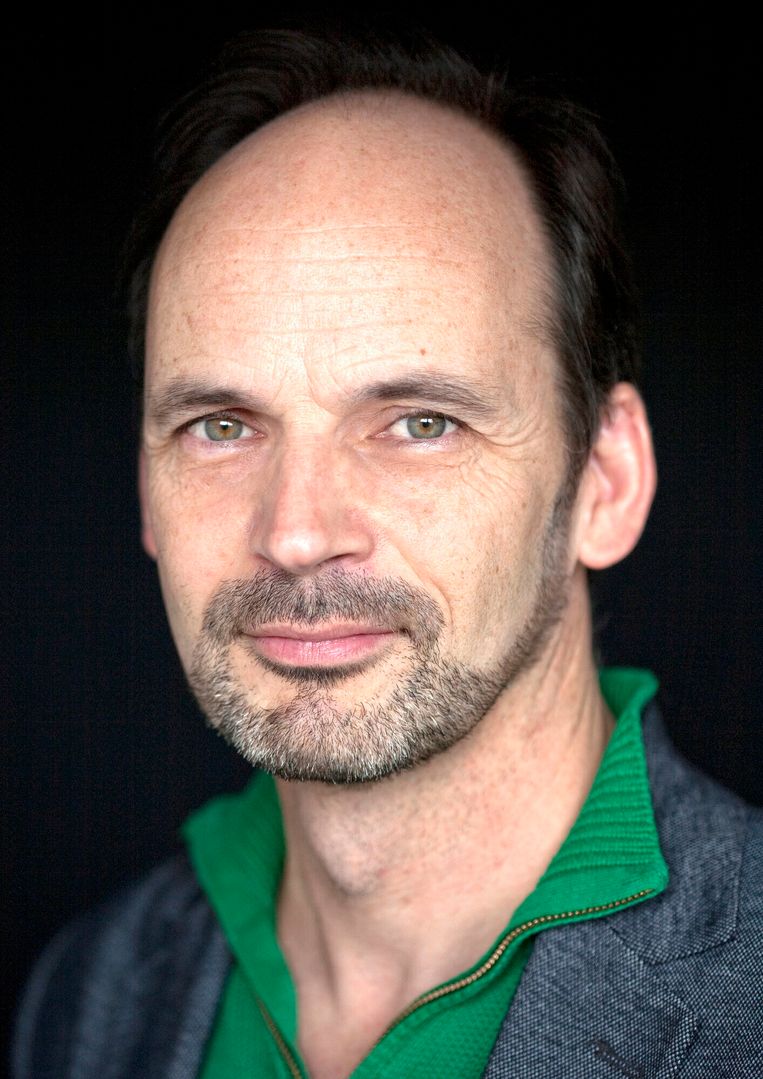 Drie zangers, een synth, een harmonium en een basgitaar: de nieuwste ...