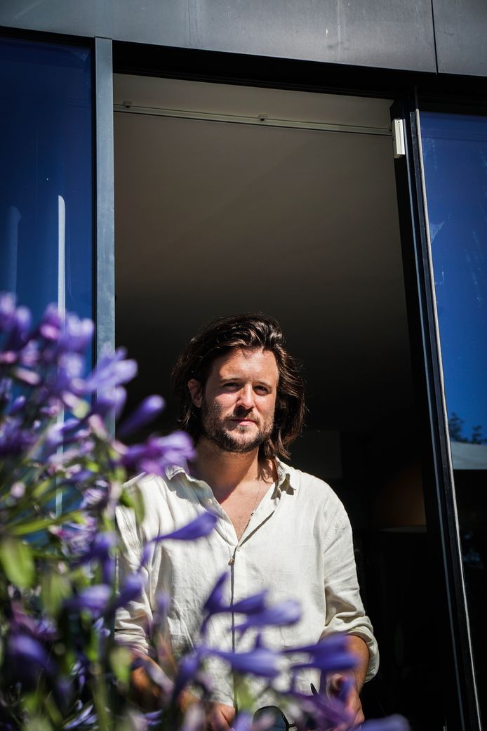 Hij wilde het eigenlijk niet, maar Bazart-zanger Mathieu Terryn vertelt ...