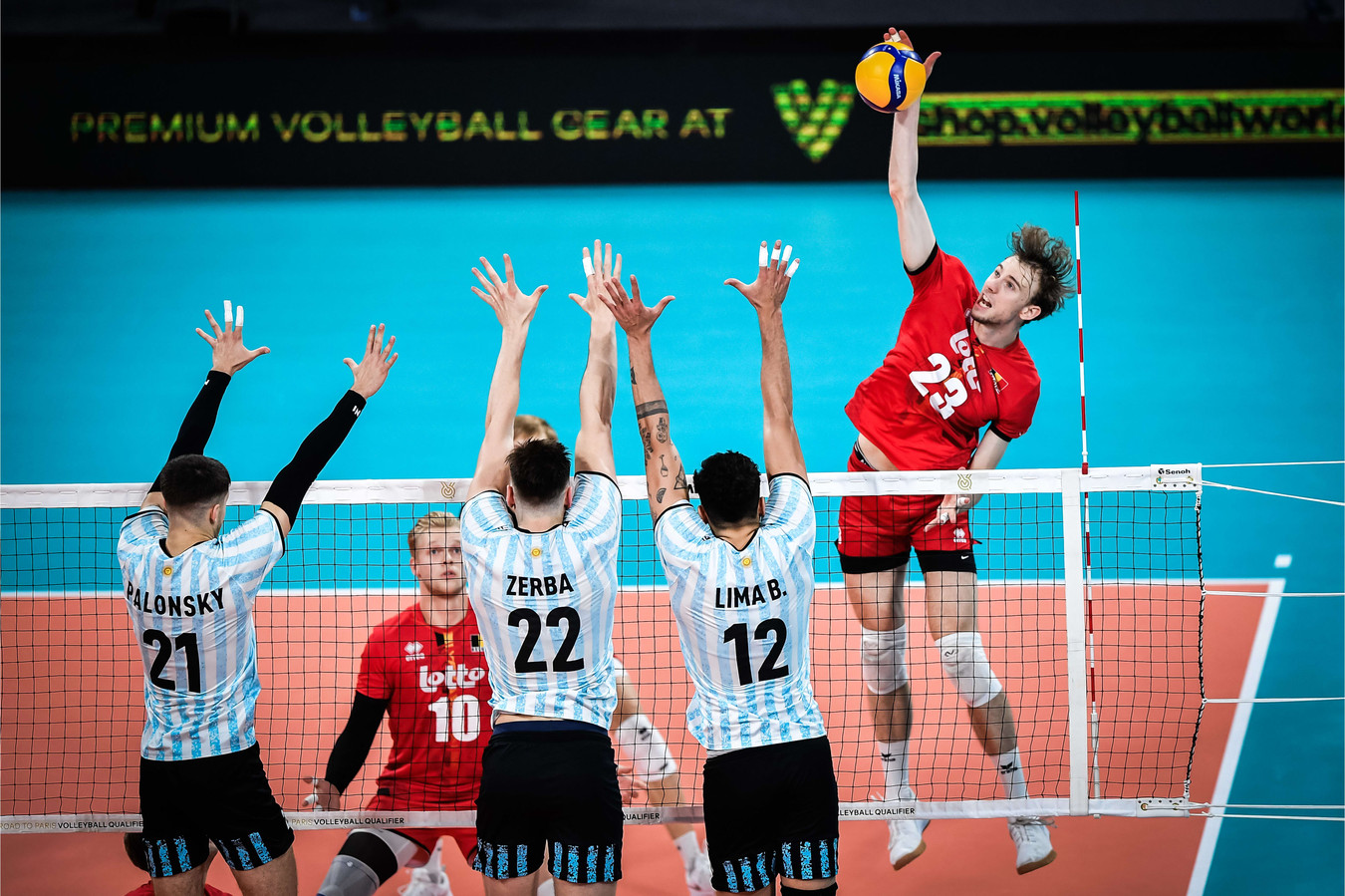 Acrobaat met defibrillator, superfan van Anderlecht en revelatie met ...