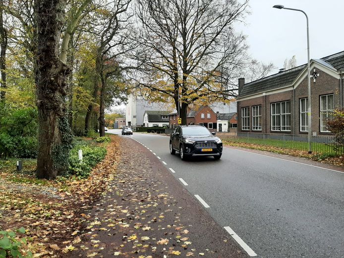 Om de 400 meter een drempel tussen Hummelo en Zelhem om hardrijders af ...