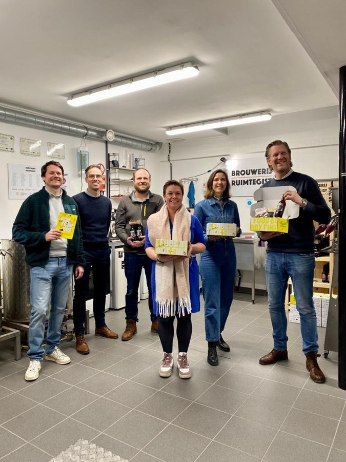 Actrice Leen Dendievel promoot Fine Food Box vol originele en ...