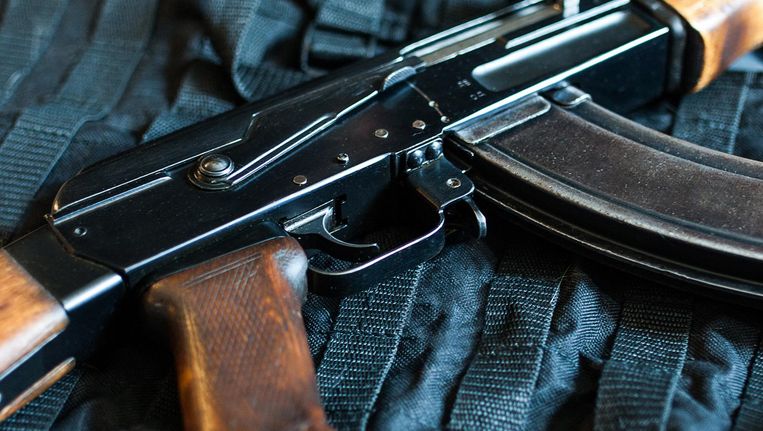 Kalasjnikov opent souvenirwinkel in luchthaven van Moskou | De Morgen