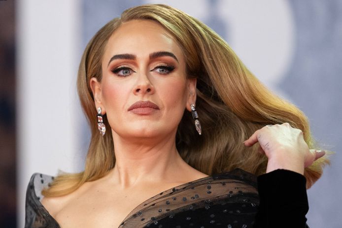Adele is door zeldzame bacterie gedeeltelijk doof: “De pijn was erger dan bevallen ...