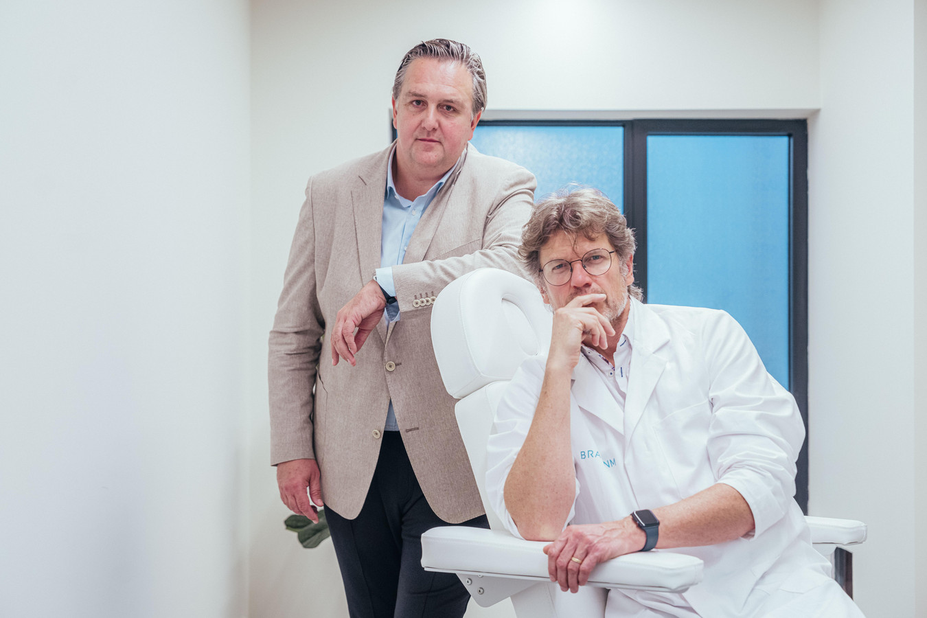 Topdokter Steven Laureys verhelpt depressies met slimme helm: “Werkt ...