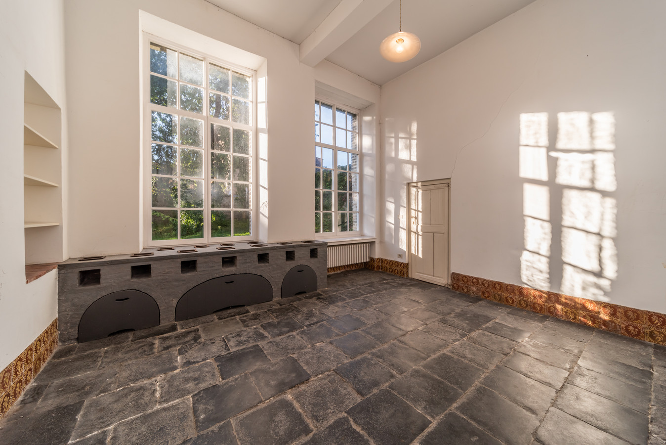 BINNENKIJKER. Huize Rutsaert staat te koop: “Achter deze impressionante ...