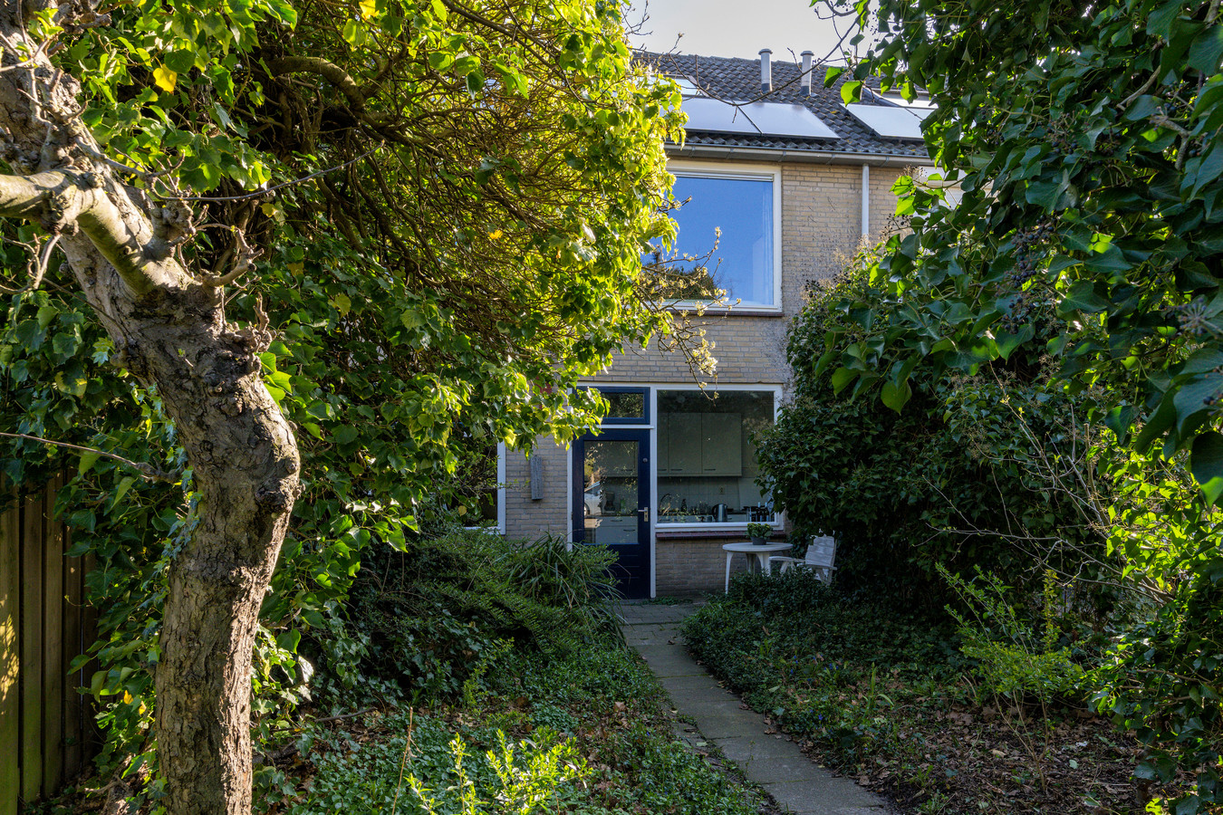 Via de voordeur van Hen Maas in Boxtel stap je Afrika binnen | Foto | AD.nl