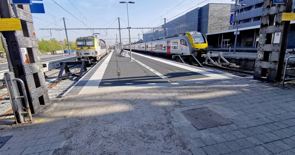 NMBS pakt station van Blankenberge aan: langere perrons voor langere treinen | Blankenberge | hln.be