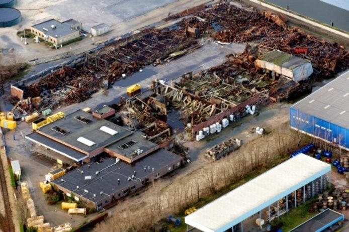 Moerdijk trekt nog een miljoen uit voor gevolgen brand Chemie-Pack ...