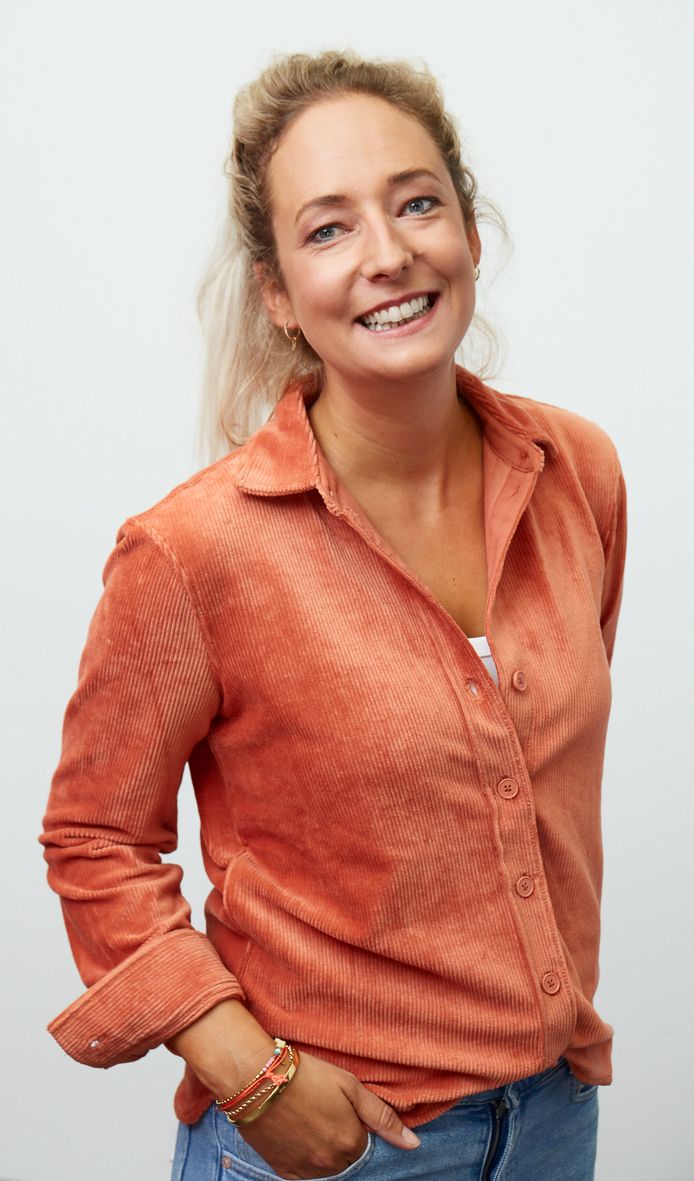 Qmusic-nieuwslezer Anne-Marie Rozing verwacht kindje met vrouw Laura ...