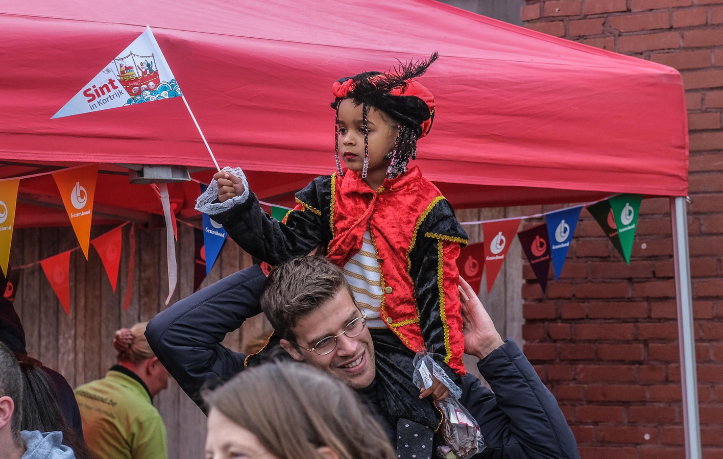 IN BEELD: Kortrijkse kinderen zorgen voor bijzonder warme welkom voor ...