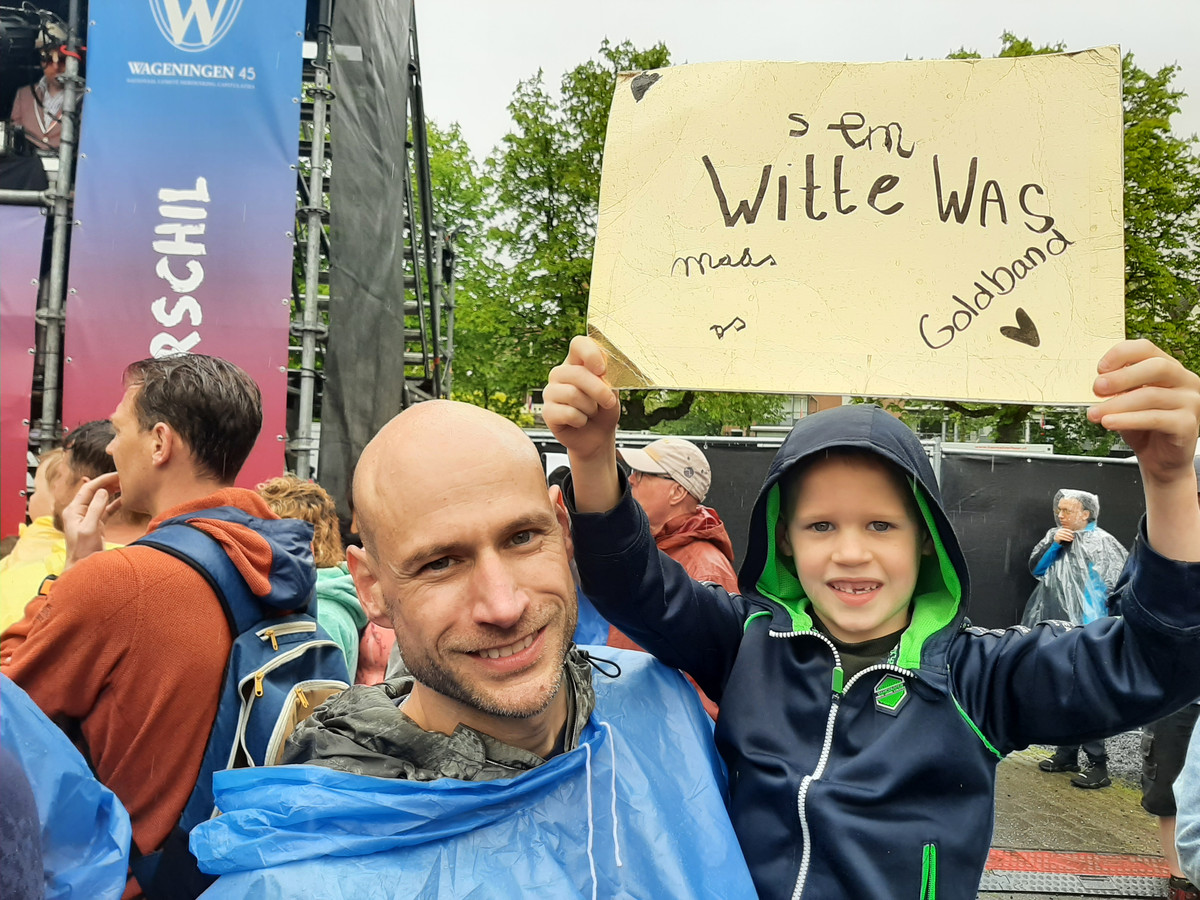 Goldband bouwt feestje bij opening Bevrijdingsfestival: ‘Middelvingers ...