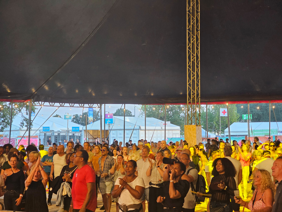 IN BEELD. 40ste Antilliaanse Feesten gestart onder stralende zomerzon ...