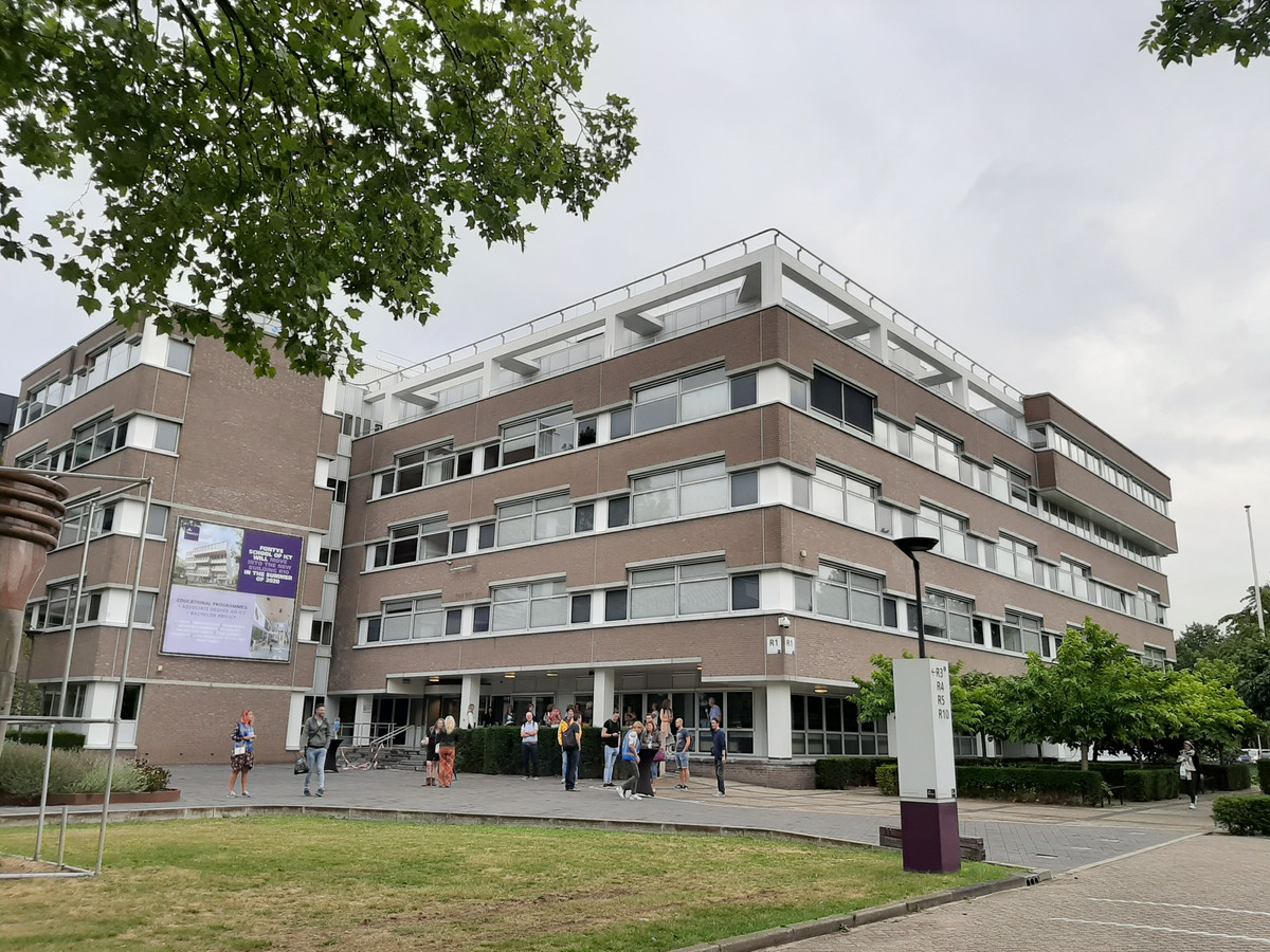 Fontys opent ‘duurzaam pareltje’ R10 op campus Eindhoven | Foto | ed.nl