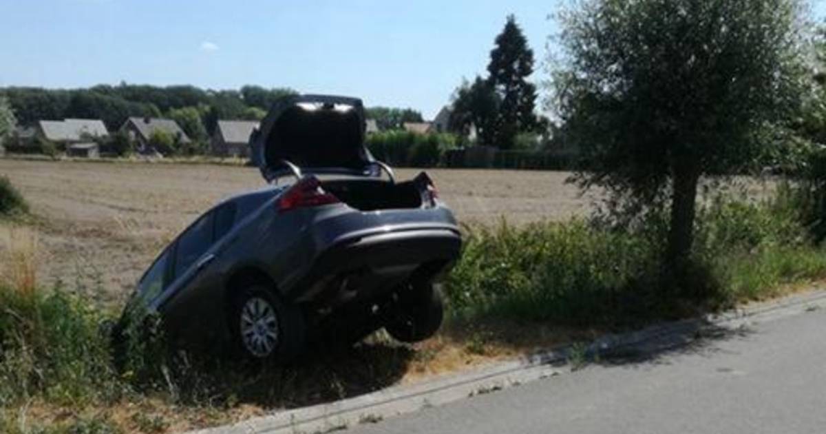 Scheef parkeren in Schevestraat | Aalter | hln.be