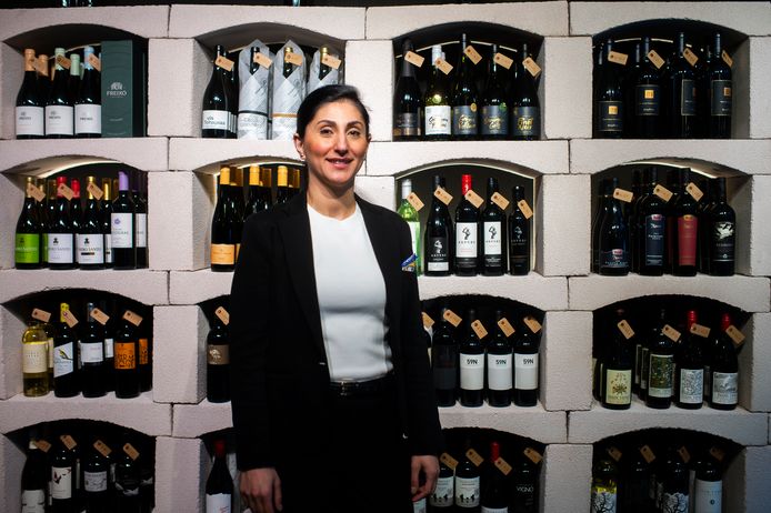 Sanaz (35) opent The Wine Center op Antwerpse Zuid: “200 soorten wijn ...