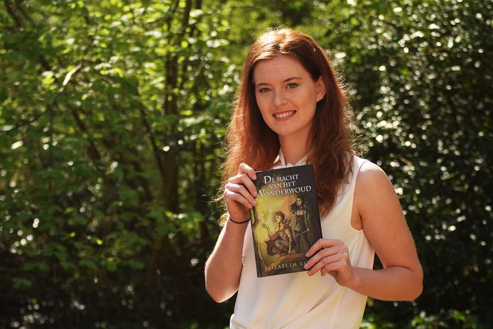 Elizabeth Visser schrijft 'per ongeluk' boek | Oldebroek | destentor.nl