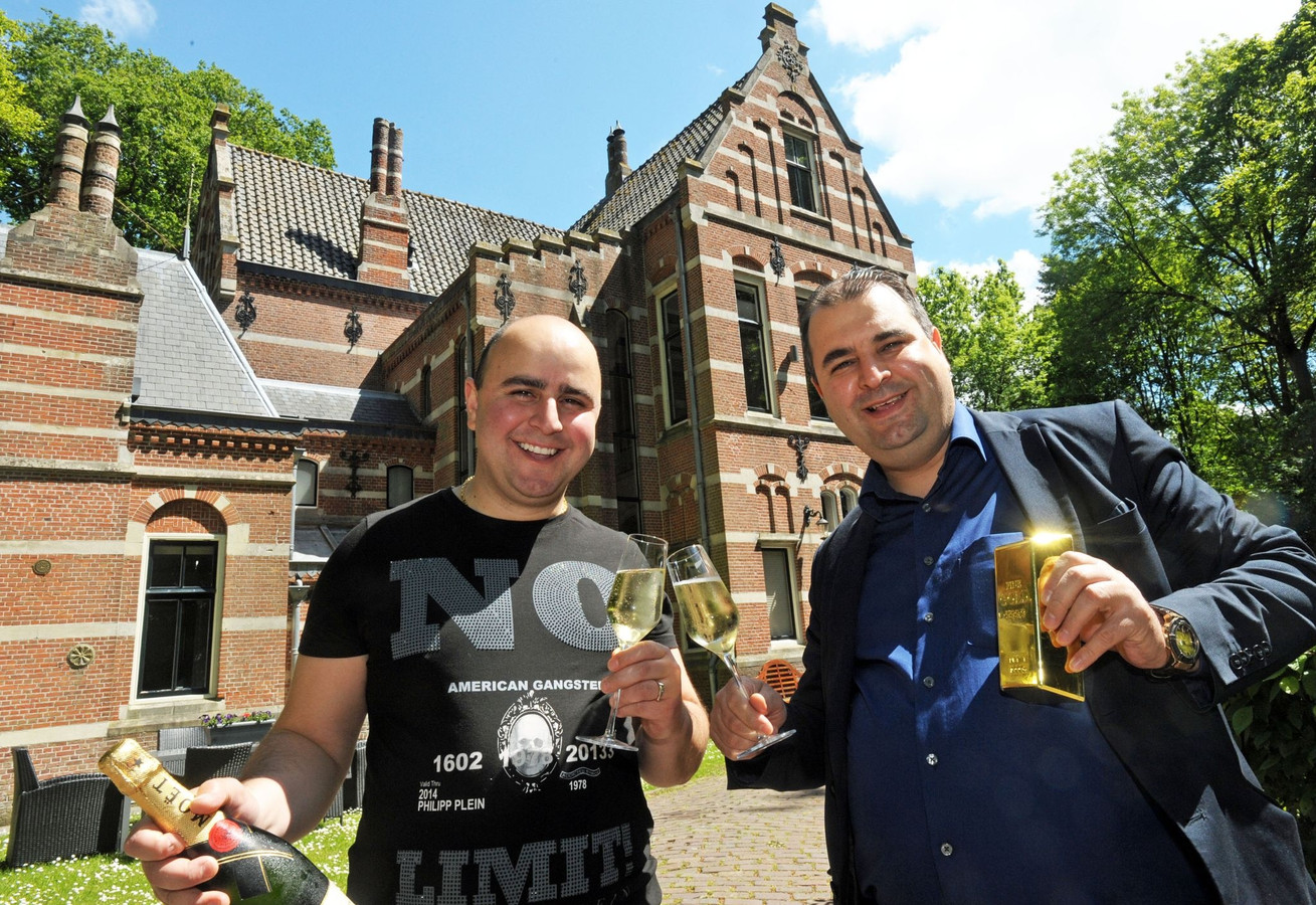 Selfmade multimiljonair Salar Azimi kwam geld brengen bij NAC 'Trouwe ...