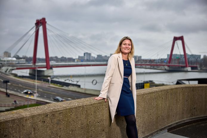 Annet Koster en de luchtbrug voor zeevarenden: ‘Hoe vaak moet ik hier ...