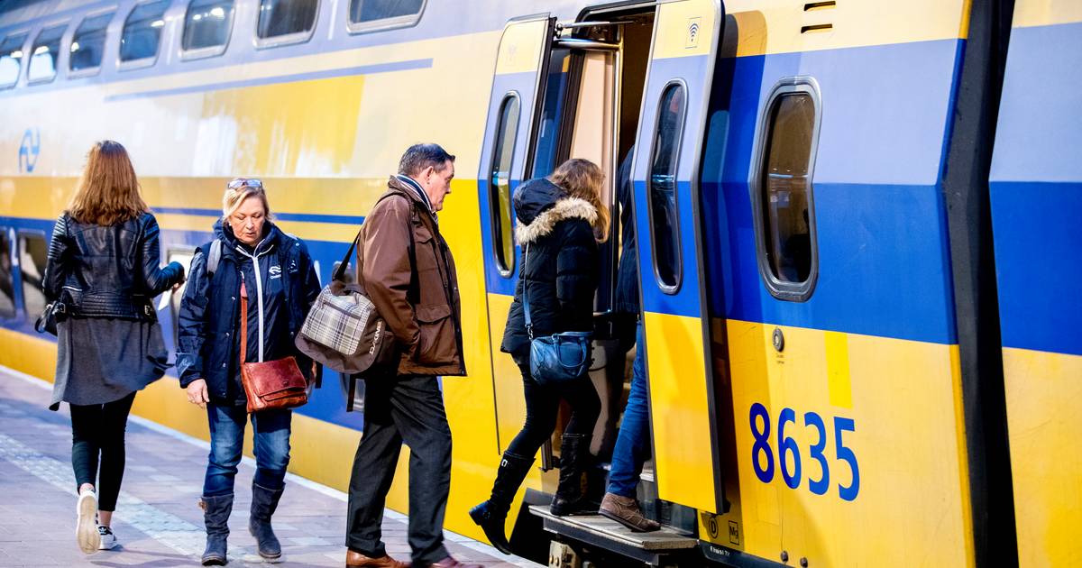 Verdacht pakket in trein op station Hoofddorp legt verkeer even plat ...