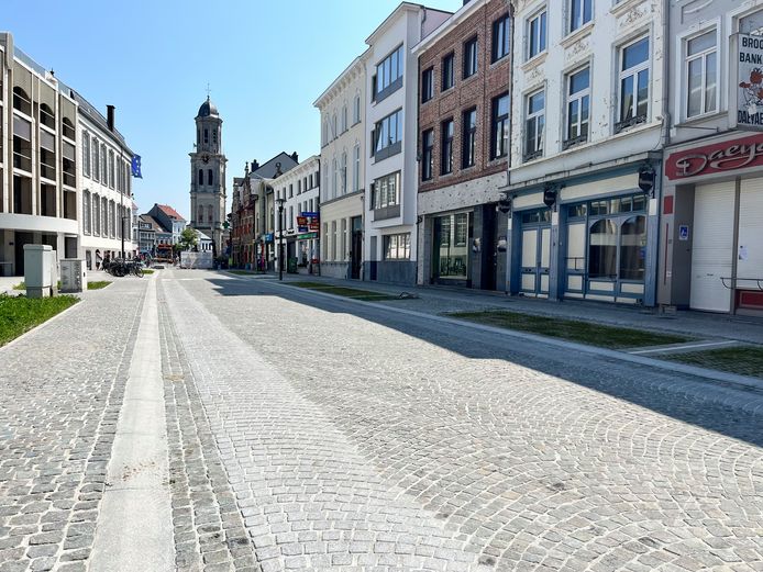 Vernieuwde Groentemarkt terug open voor verkeer | Lokeren | hln.be