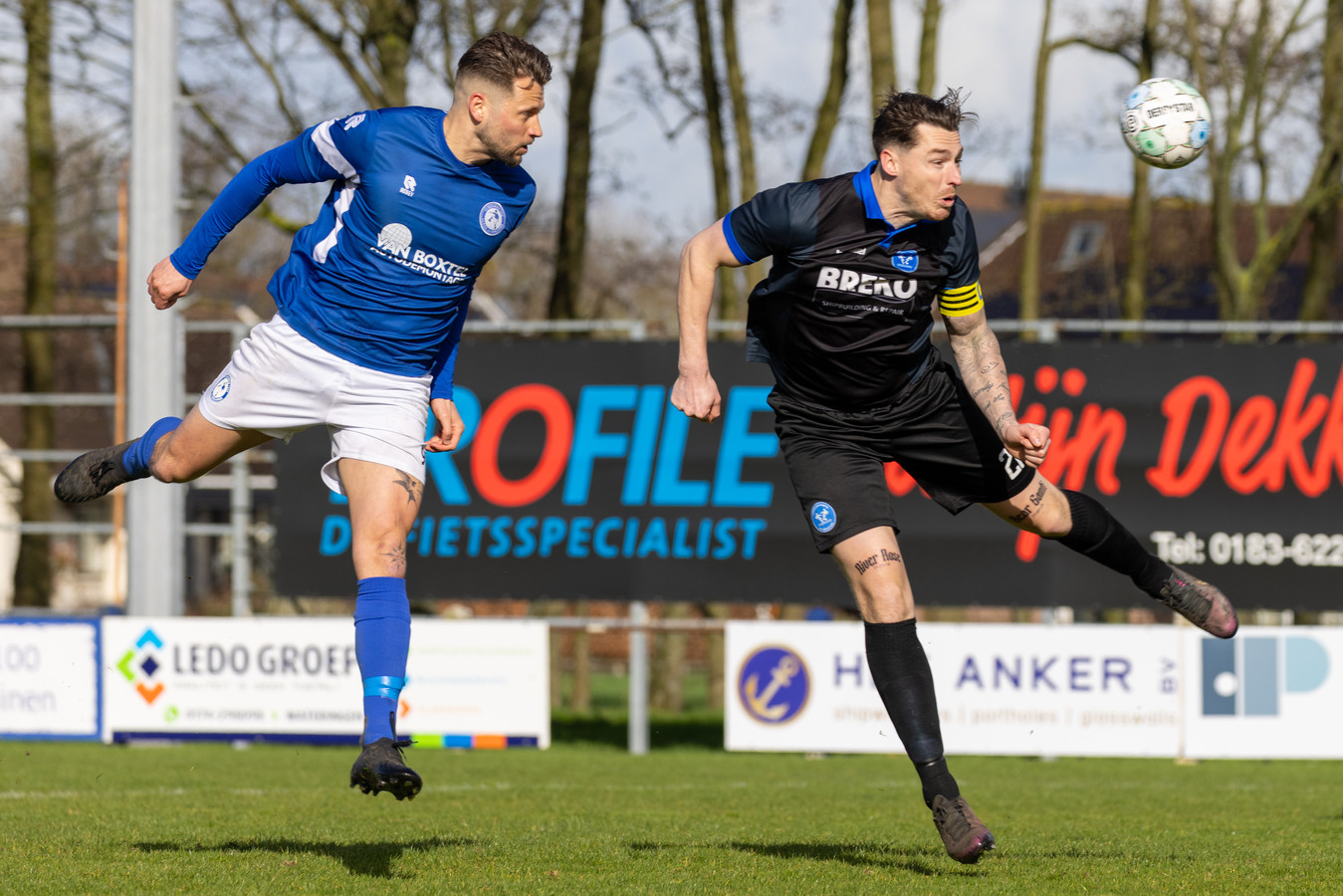 Wondergoal Rekondie, tumult op Bakestein en broers krijgen rood; lees ...