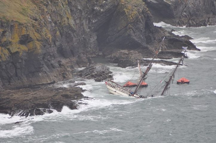 Zeeuws tall ship Astrid zinkt voor Ierse kust | Foto | AD.nl