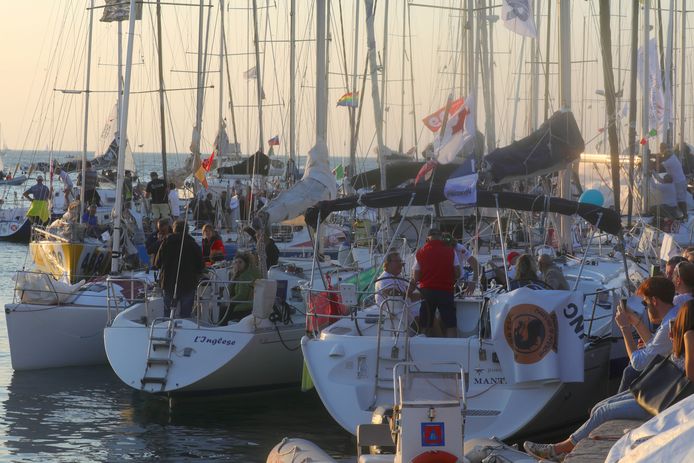 Spectaculaire beelden uit de grootste botenrace ter wereld | Meer sport ...