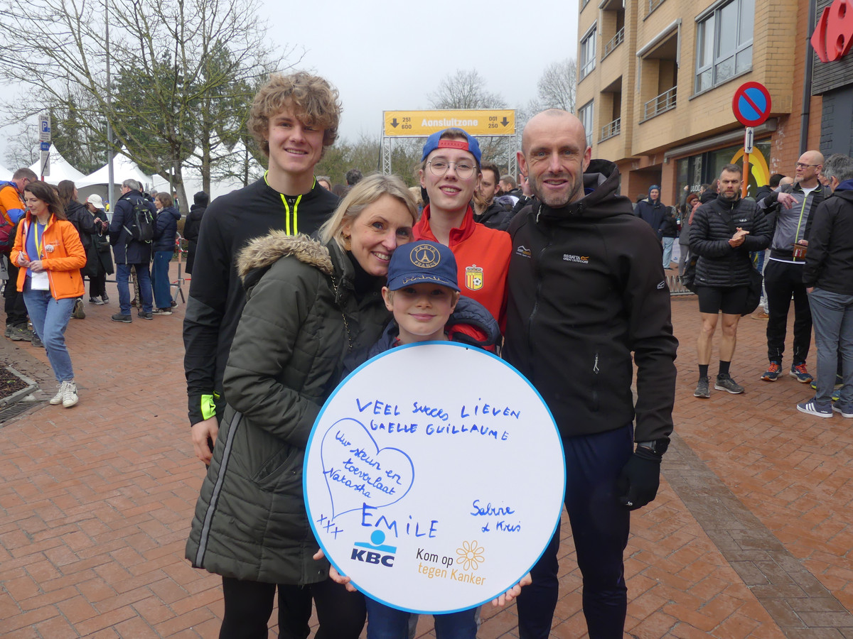 Lieven (45) is doodziek maar finisht 30 kilometer voor Kom op tegen Kanker: “Nu ga ik voor een ...
