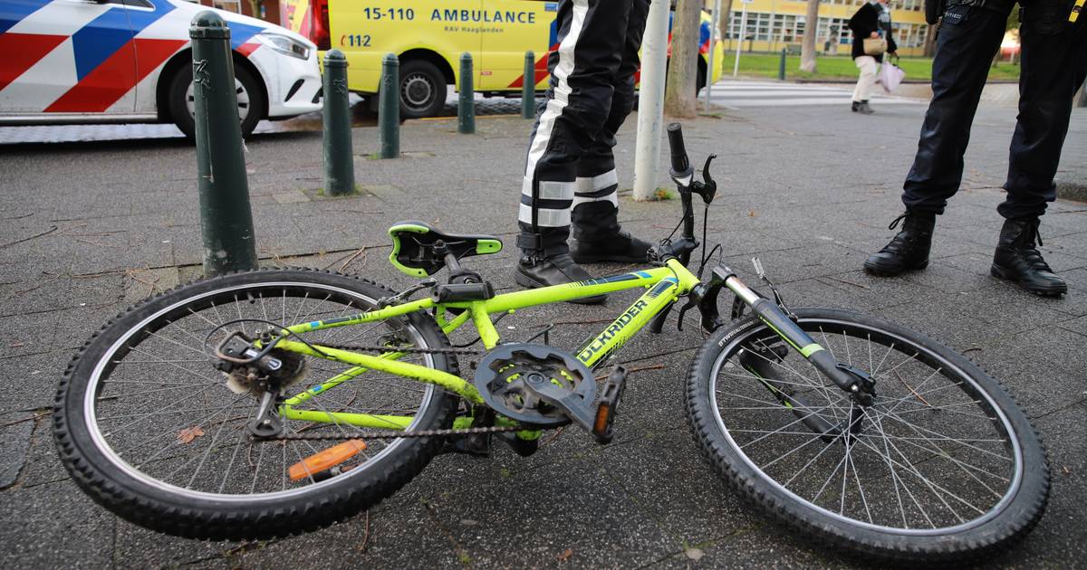 Automobilist rijdt door na aanrijding met jongetje op fiets in Den Haag ...