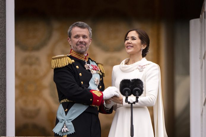 Eerste officiële portretten Deense koning Frederik en koningin Mary ... Eerste officiële portretten Deense koning Frederik en koningin Mary ...