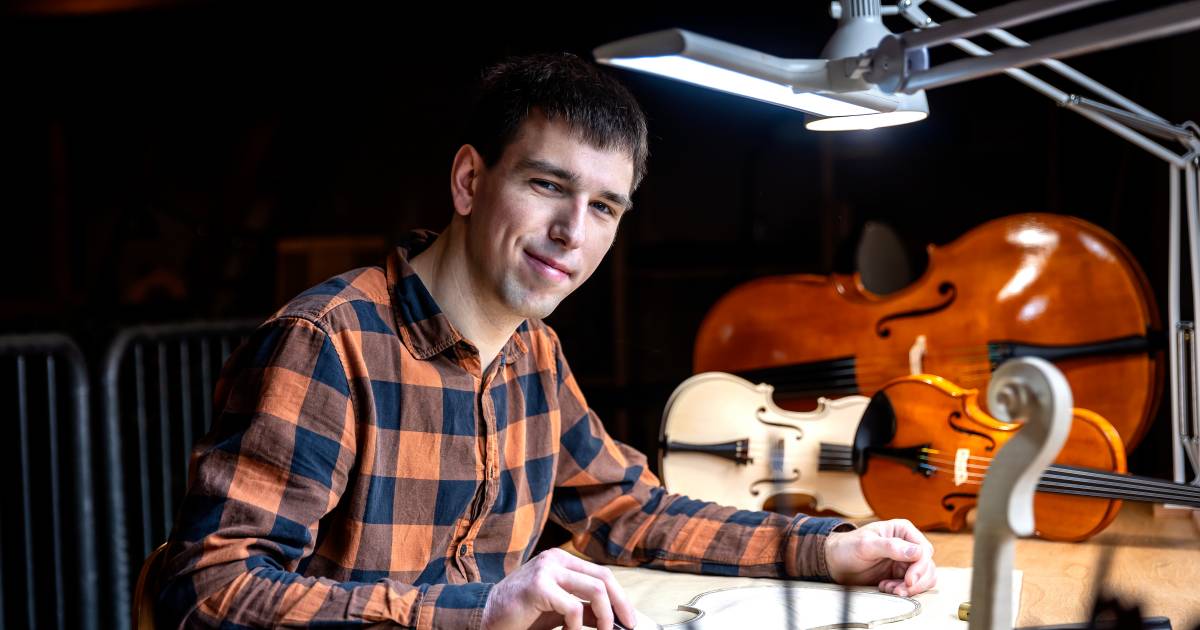 Julian (26) werkte maanden met beste vioolbouwer ter wereld en vestigt ...