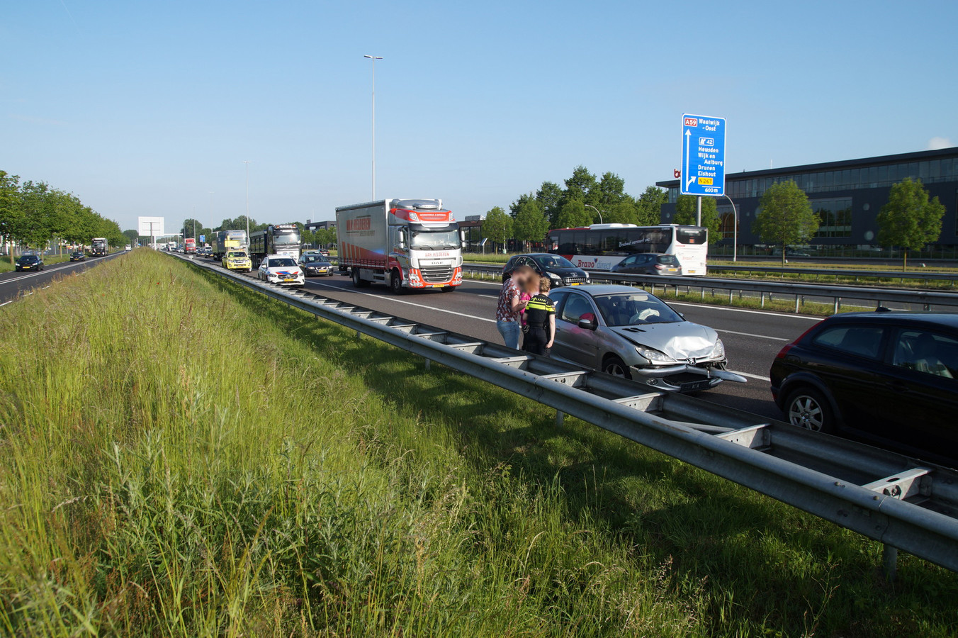 File richting Den Bosch door kop-staartbotsing op A59 bij Vlijmen | Foto | bndestem.nl
