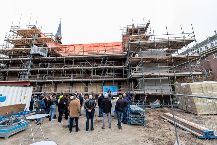 Het was eerder een raadszaal en een bieb, maar in de kapel Sint Anna ...