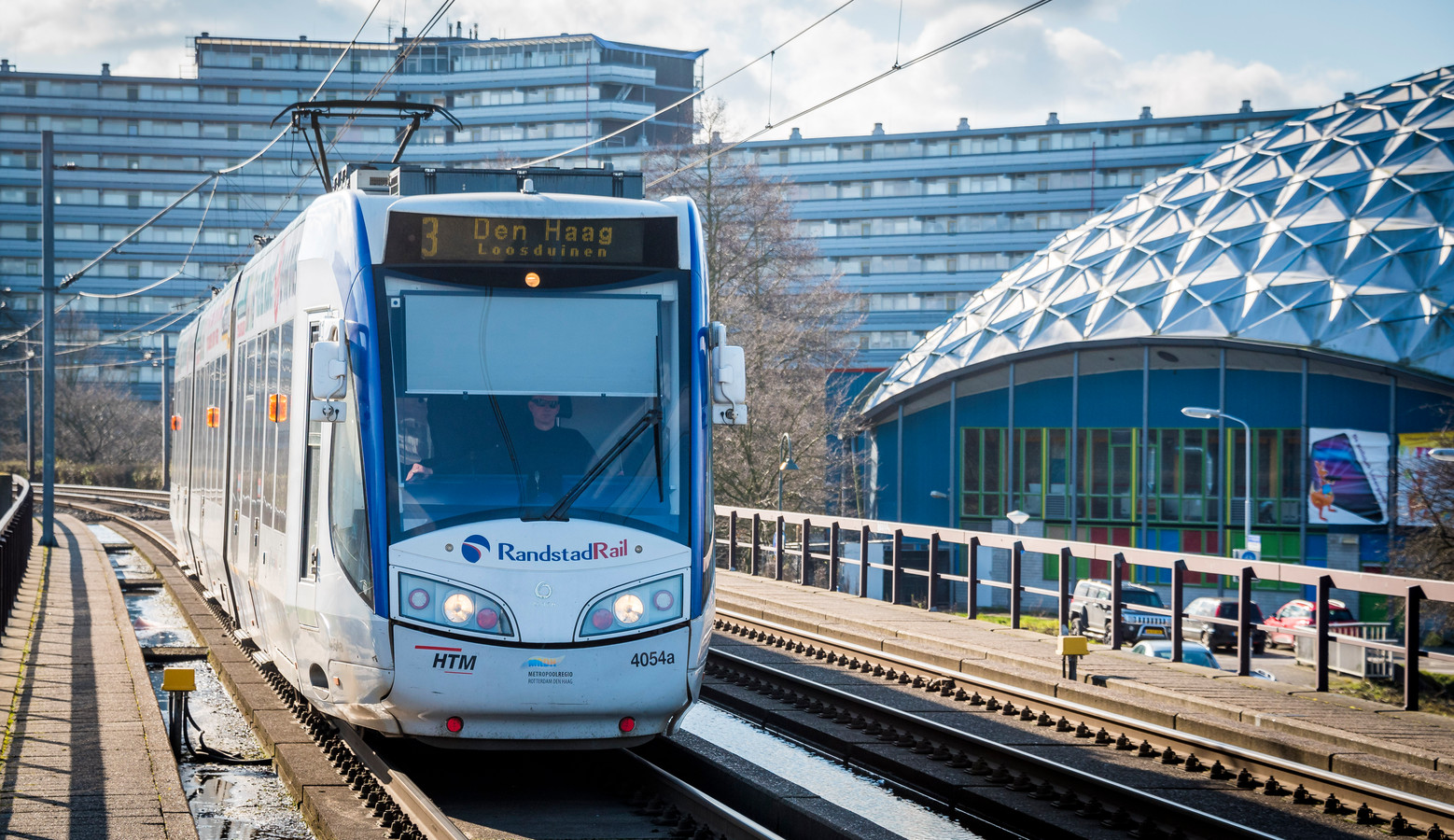 Na zware bezuiniging komt kabinet met half miljard voor metro en tram ...