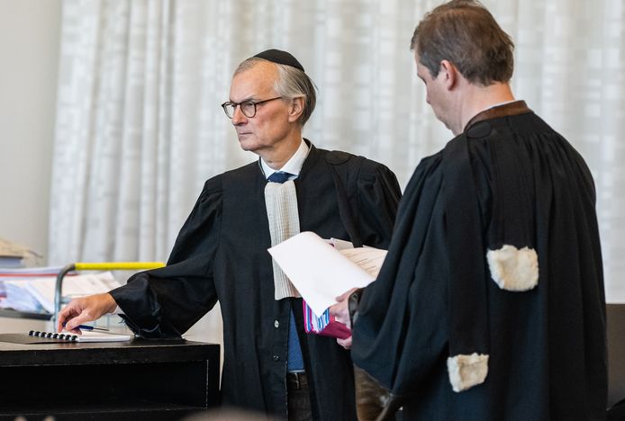 Advocaat Hans Rieder over waarom hij een keppeltje draagt in de ...