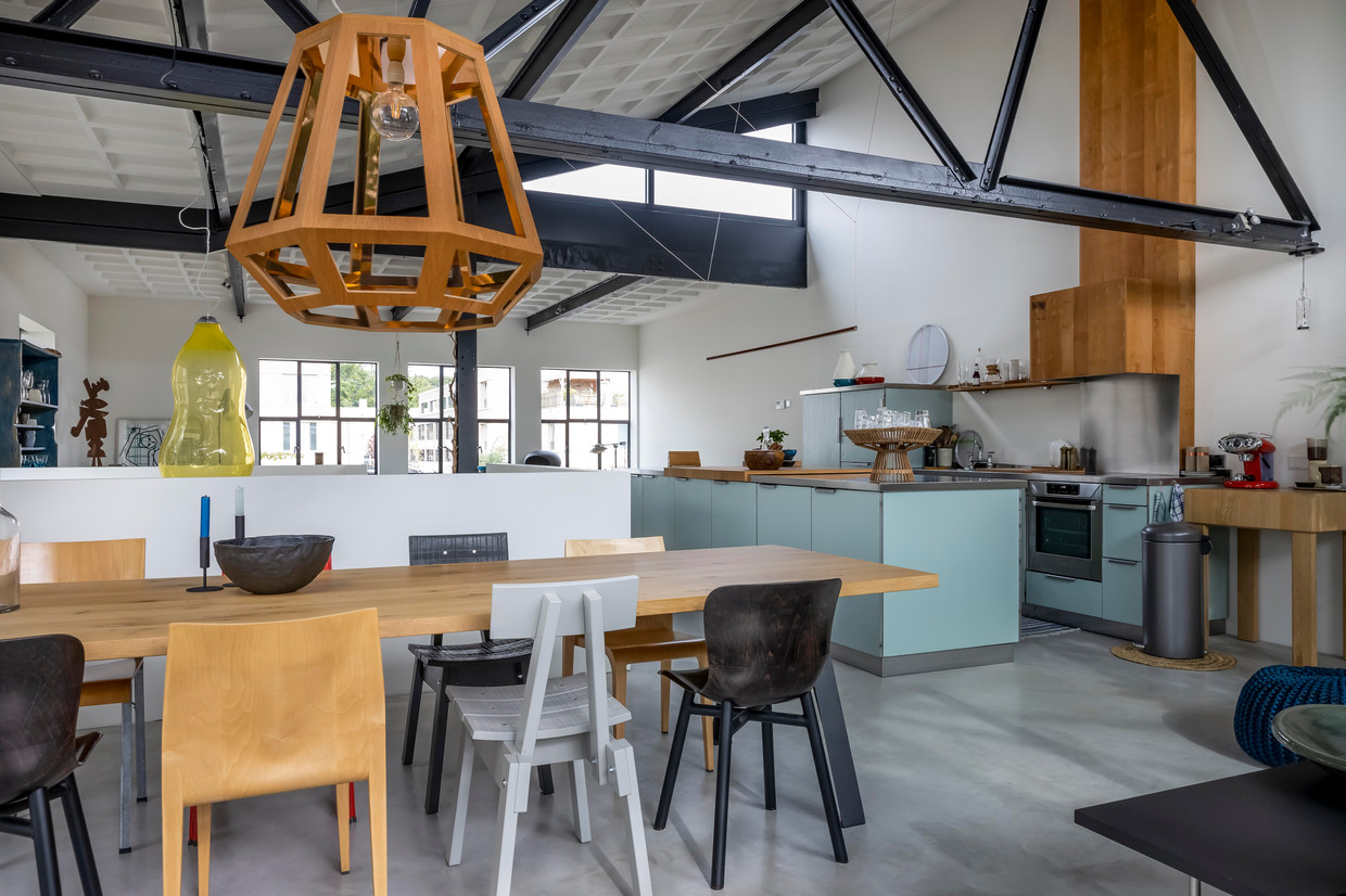 Binnenkijken in een Eindhovense loft: ‘Het is een wonder dat er hier nog iets overeind is gebleven’