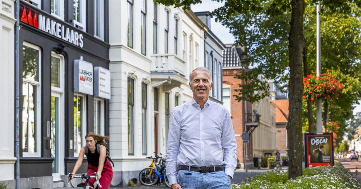 Rob (63) verkocht 40 jaar terug nog met moeite een bouwval in Utrecht ...