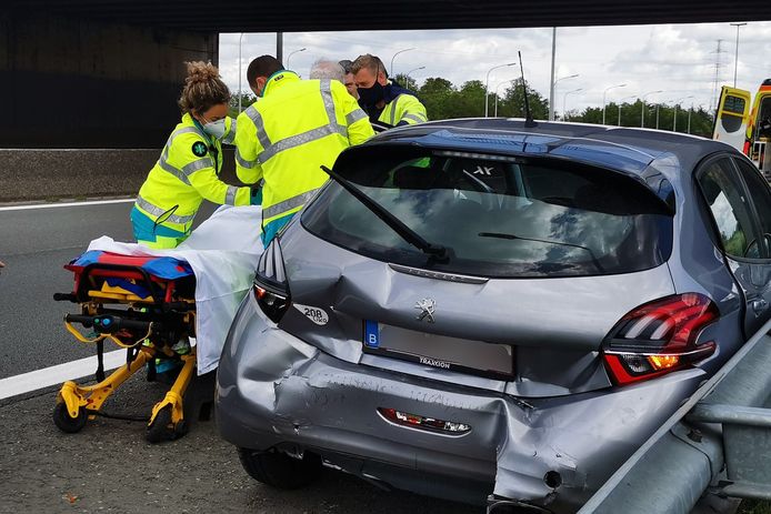 Bestuurder gewond bij kop-staartaanrijding op parallelweg E17 | Sint ... Bestuurder gewond bij kop-staartaanrijding op parallelweg E17 | Sint ...
